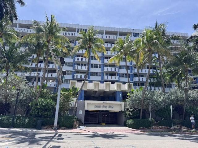 Luxury apartment complex for rent in Miami Beach, Florida