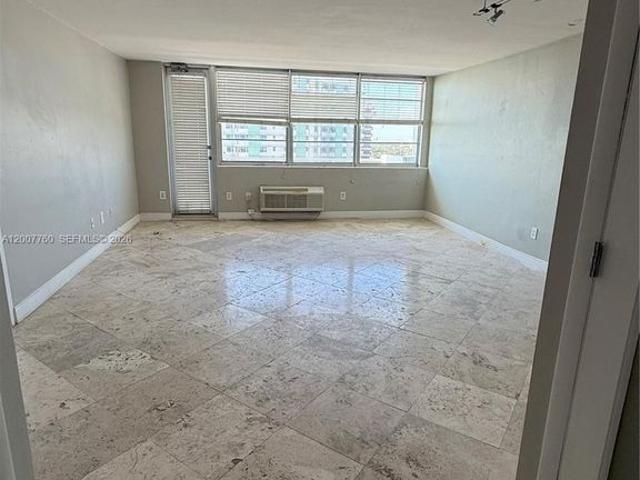 Luxury apartment complex for rent in Miami Beach, Florida