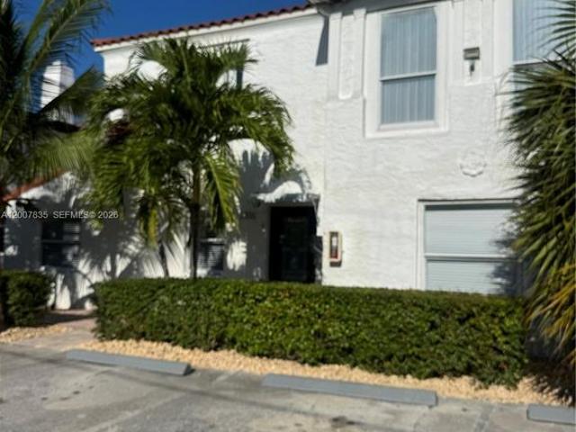 Luxury apartment complex for rent in Miami Beach, Florida
