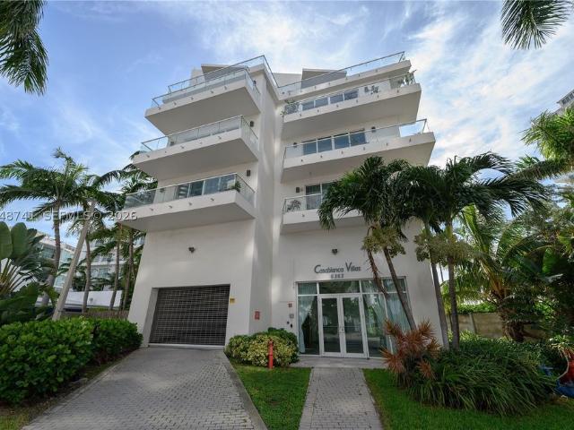 Luxury apartment complex for rent in Miami Beach, Florida