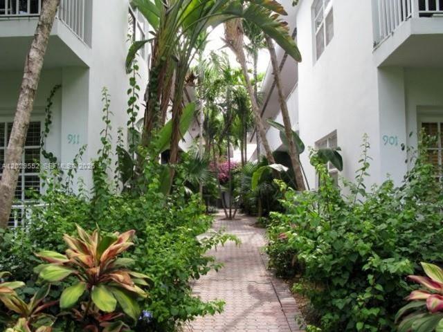 Luxury apartment complex for rent in Miami Beach, Florida