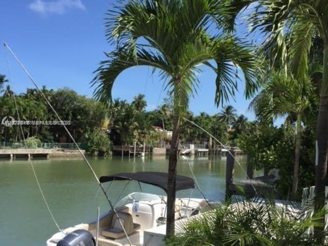 Luxury apartment complex for rent in Miami Beach, Florida