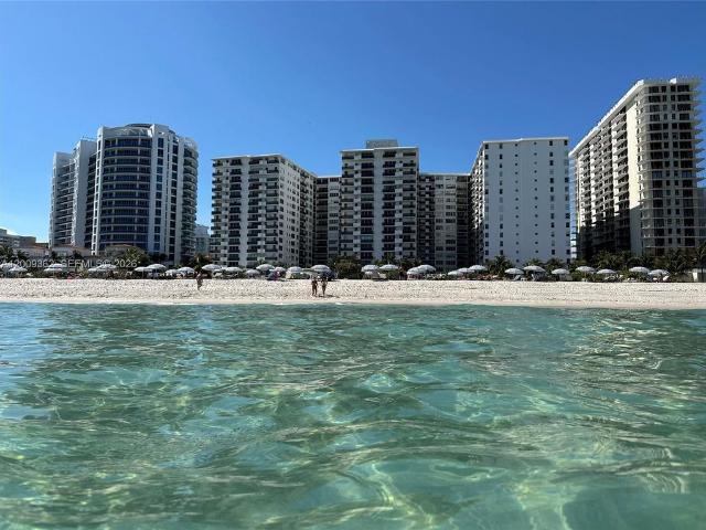 Luxury apartment complex for rent in Miami Beach, Florida