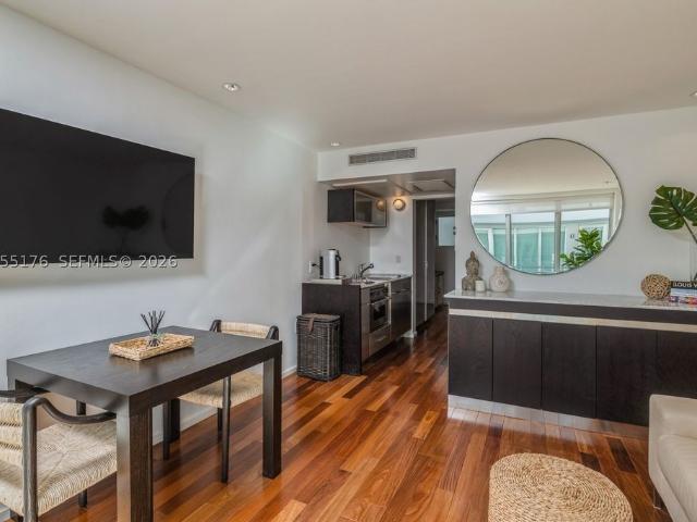 Luxury apartment complex for rent in Miami Beach, Florida