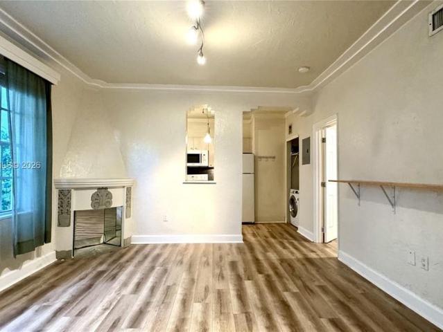 Luxury apartment complex for rent in Miami Beach, Florida