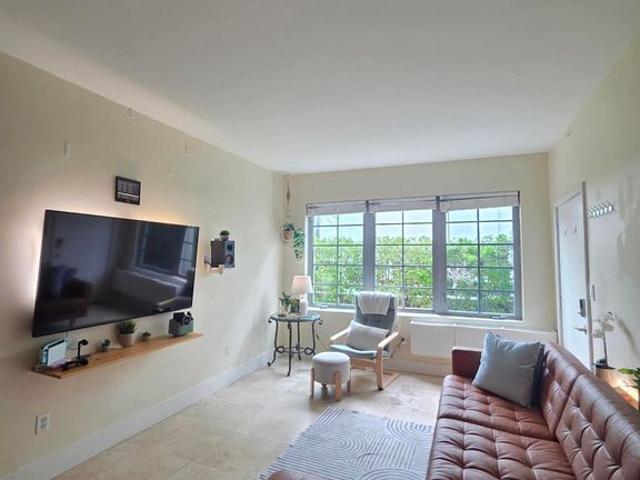 Luxury apartment complex for rent in Miami Beach, Florida