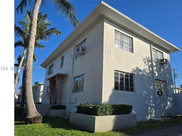 Luxury apartment complex for rent in Miami Beach, Florida