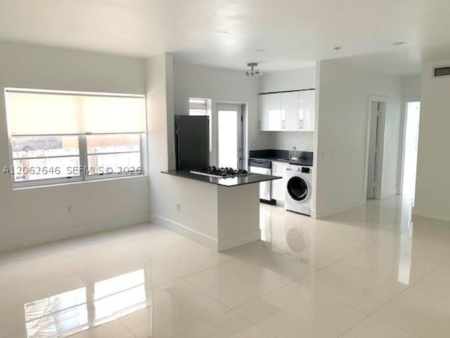 Luxury apartment complex for rent in Miami Beach, United States