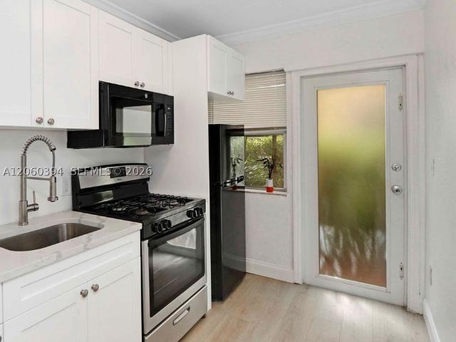 Luxury apartment complex for rent in Miami Beach, United States