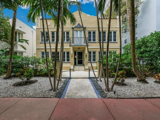 Luxury apartment complex for rent in Miami Beach, United States