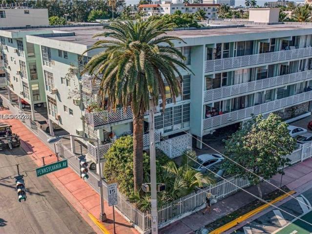 Luxury apartment complex for rent in Miami Beach, United States