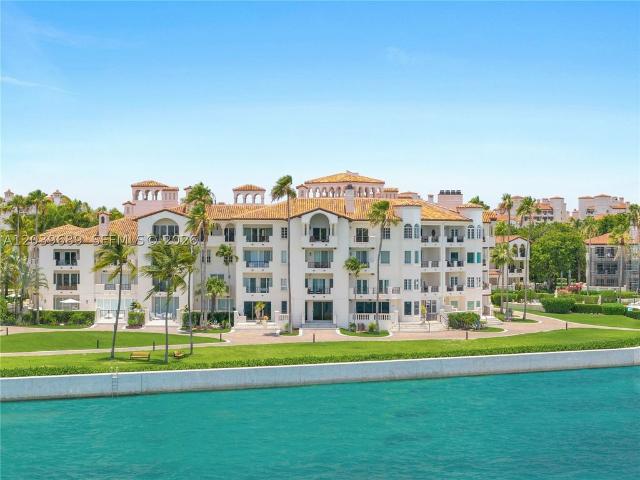 Luxury apartment complex for rent in Miami Beach, United States