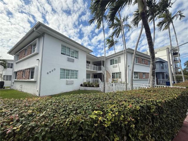 Luxury apartment complex for rent in Miami Beach, United States