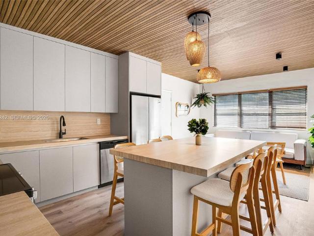 Luxury apartment complex for rent in Miami Beach, United States