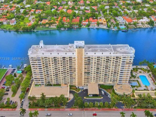 Luxury apartment complex for rent in Miami Beach, United States