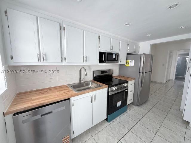 Luxury apartment complex for rent in Miami Beach, United States