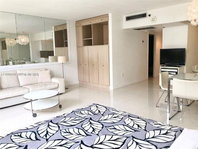 Luxury apartment complex for rent in Miami Beach, Florida