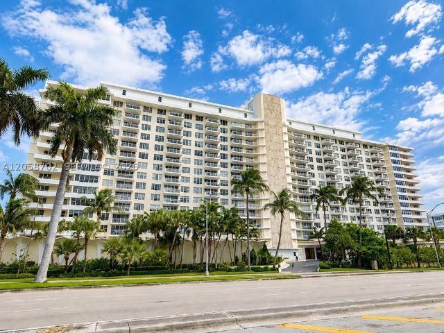Luxury apartment complex for rent in Miami Beach, United States
