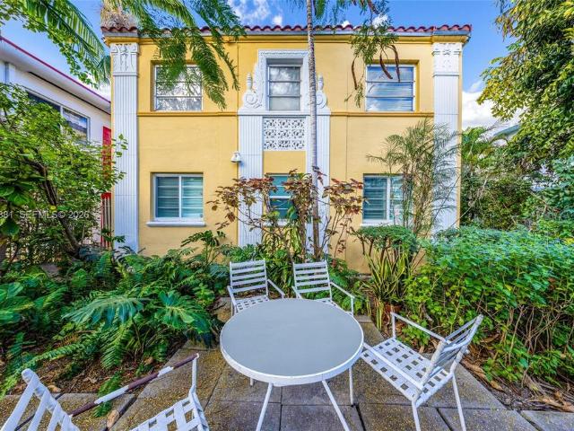 Luxury apartment complex for rent in Miami Beach, United States