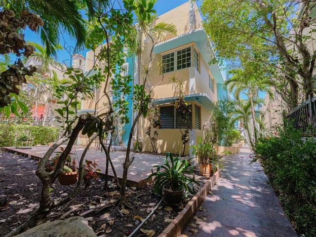 Luxury apartment complex for rent in Miami Beach, United States
