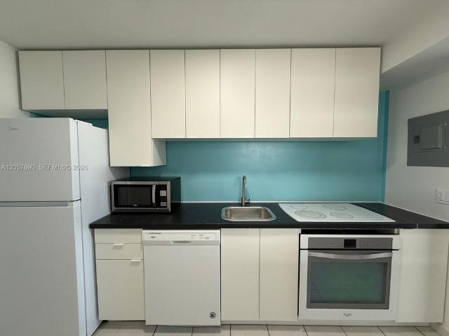 Luxury apartment complex for rent in Miami Beach, United States
