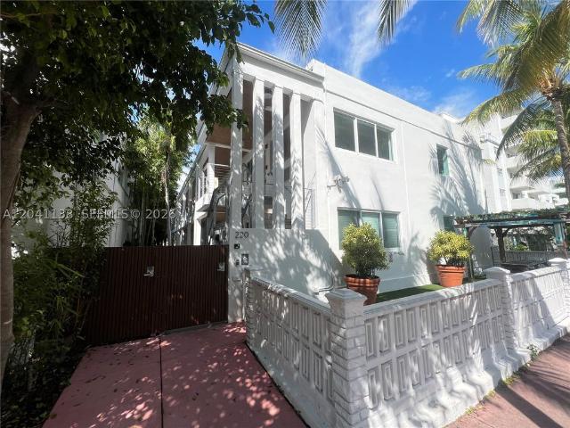 Luxury apartment complex for rent in Miami Beach, United States