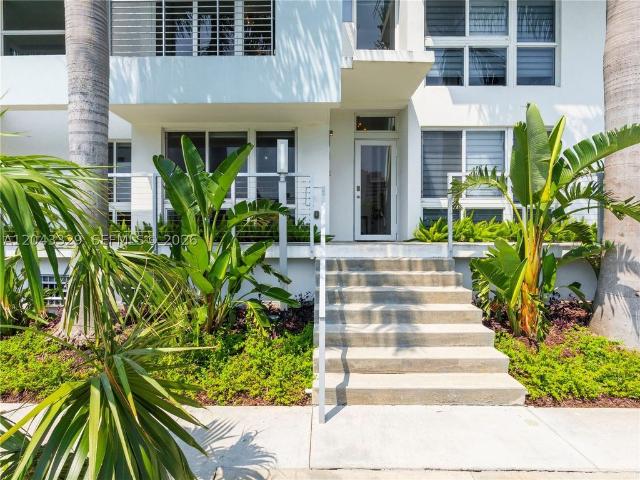 Luxury apartment complex for rent in Miami Beach, United States