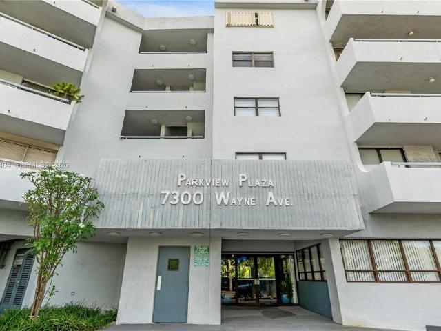 Luxury apartment complex for rent in Miami Beach, United States
