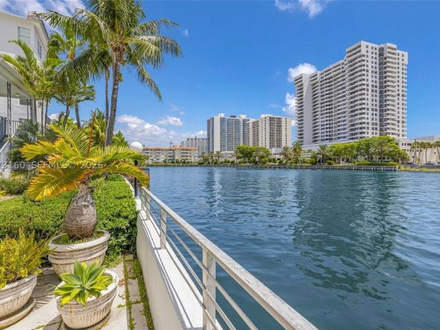 Luxury apartment complex for rent in Miami Beach, United States