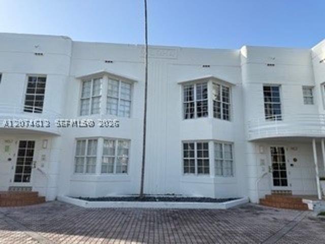 Luxury apartment complex for rent in Miami Beach, United States