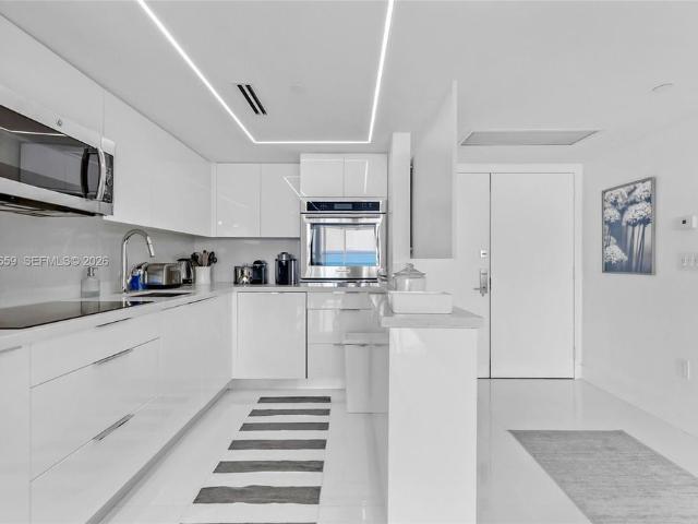 Luxury apartment complex for rent in Miami Beach, United States