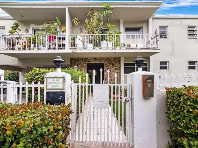 Luxury apartment complex for rent in Miami Beach, United States