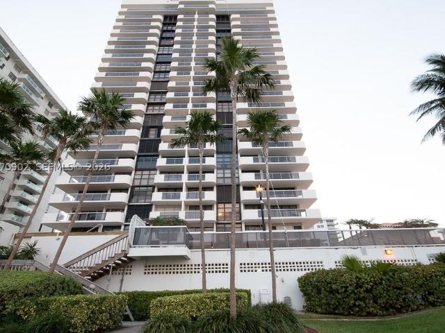 Luxury apartment complex for rent in Miami Beach, United States
