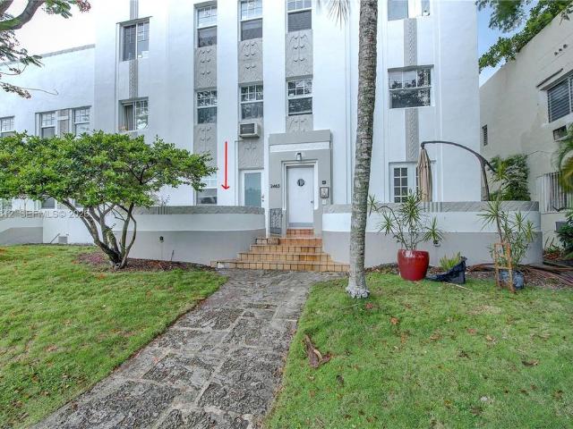 Luxury apartment complex for rent in Miami Beach, United States