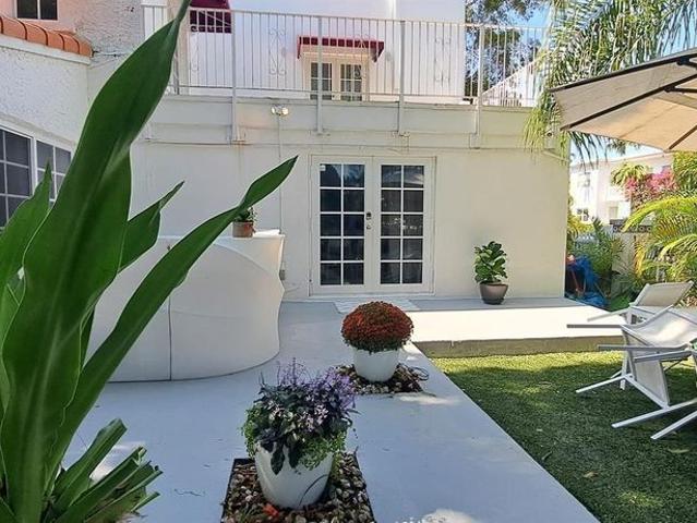 Luxury apartment complex for rent in Miami Beach, United States