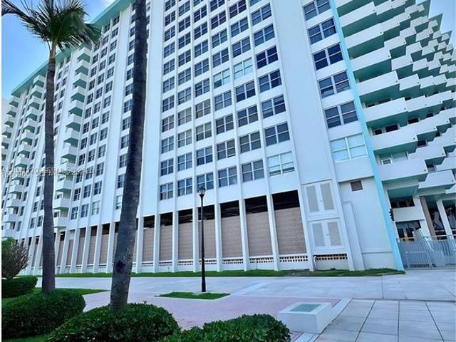Luxury apartment complex for rent in Miami Beach, United States