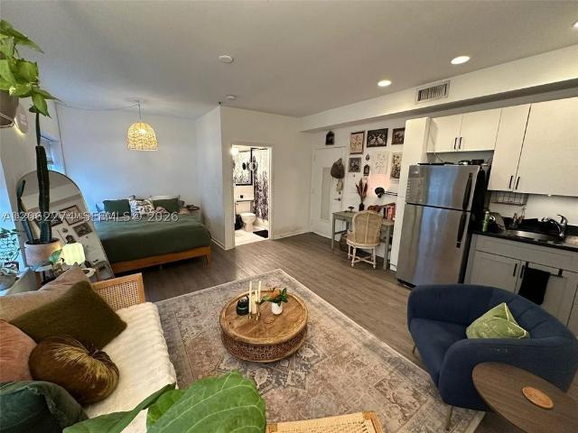 Luxury apartment complex for rent in Miami Beach, United States