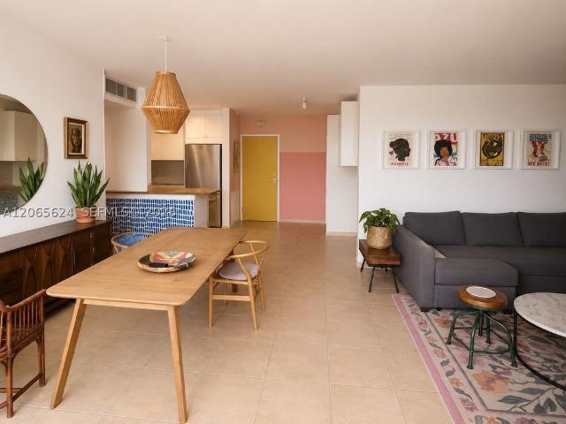 Luxury apartment complex for rent in Miami Beach, United States