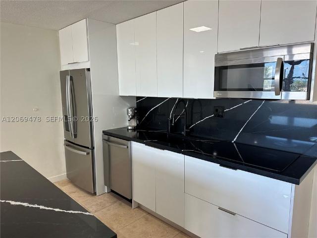 Luxury apartment complex for rent in Miami Beach, United States