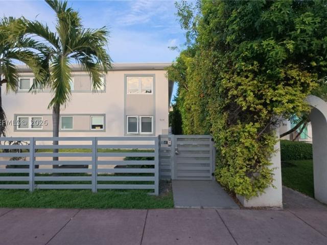 Luxury apartment complex for rent in Miami Beach, United States