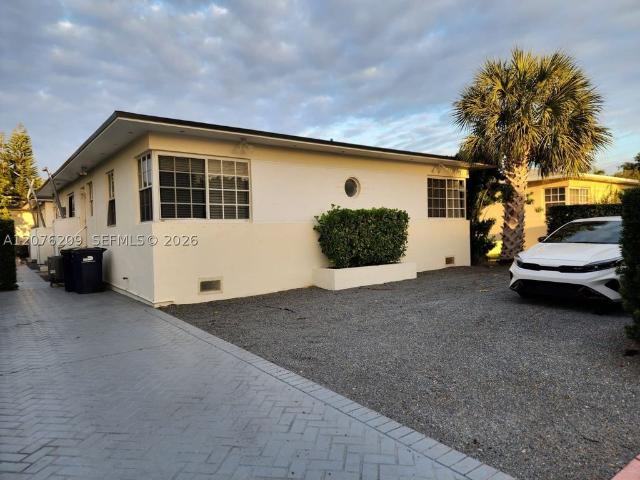 Luxury apartment complex for rent in Miami Beach, United States