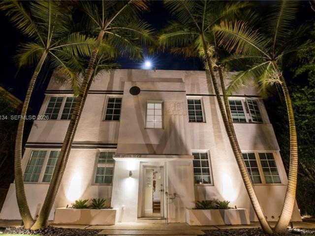 Luxury apartment complex for rent in Miami Beach, United States
