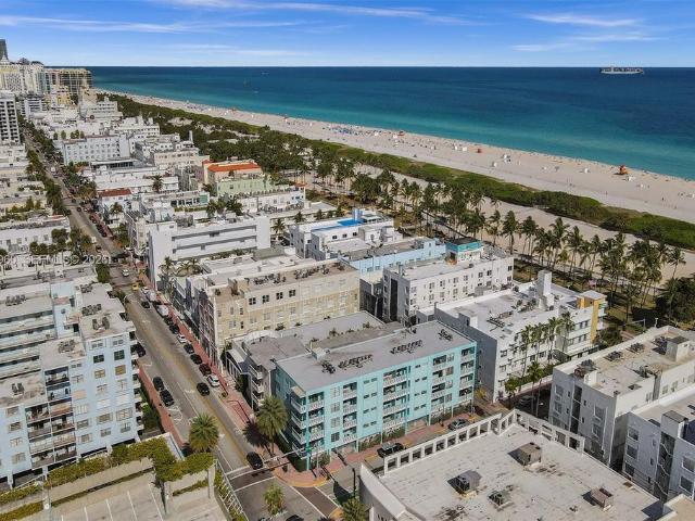 Luxury apartment complex for rent in Miami Beach, United States