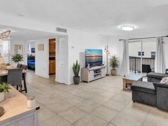 Luxury apartment complex for rent in Miami Beach, United States