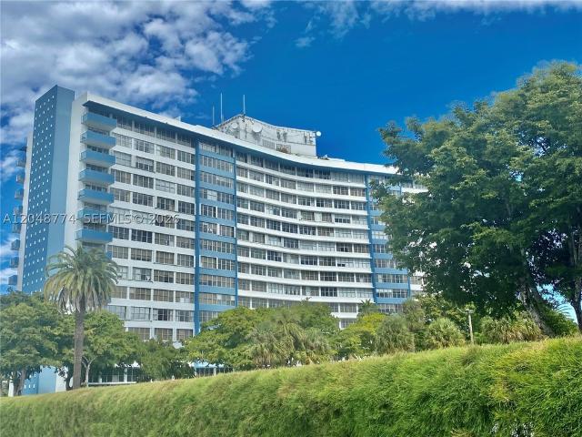 Luxury apartment complex for rent in Miami Beach, United States