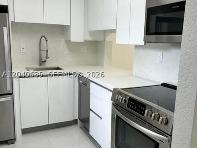 Luxury apartment complex for rent in Miami Gardens, United States