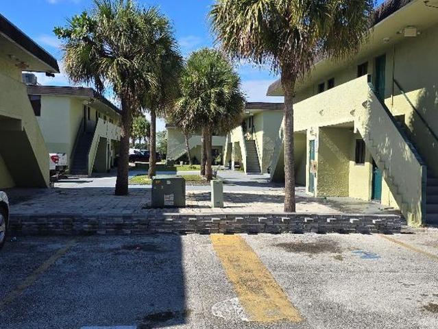 Luxury apartment complex for rent in Miami Gardens, United States