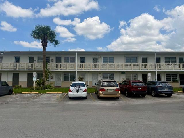 Luxury apartment complex for rent in Miami Gardens, Florida
