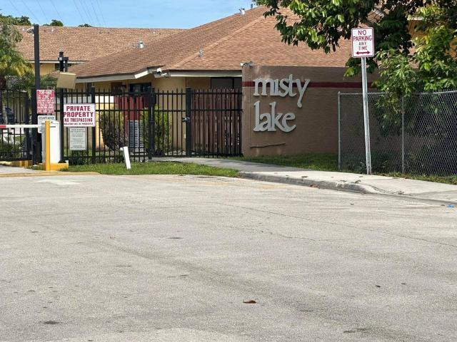 Luxury apartment complex for rent in Miami Gardens, Florida