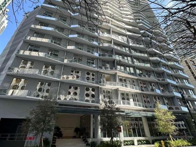 Luxury apartment complex for rent in Miami, Florida